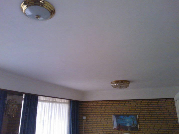 muurverf spuiten met latex verf of lakken ,spuitwerk muren en plafonds ...